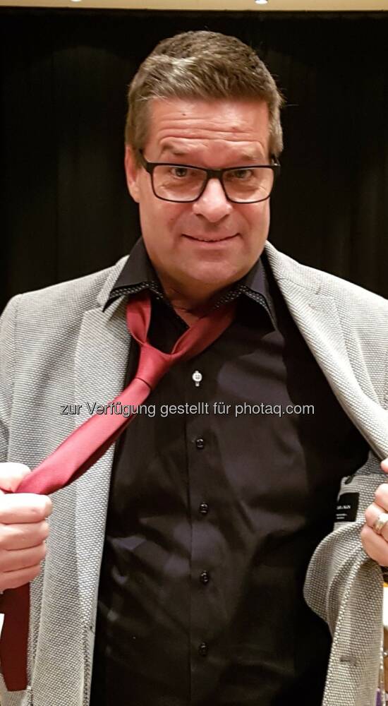 Neue Bilder: Gerold Rudle; Alexander Van der Belle; Siegfried Wolf ...